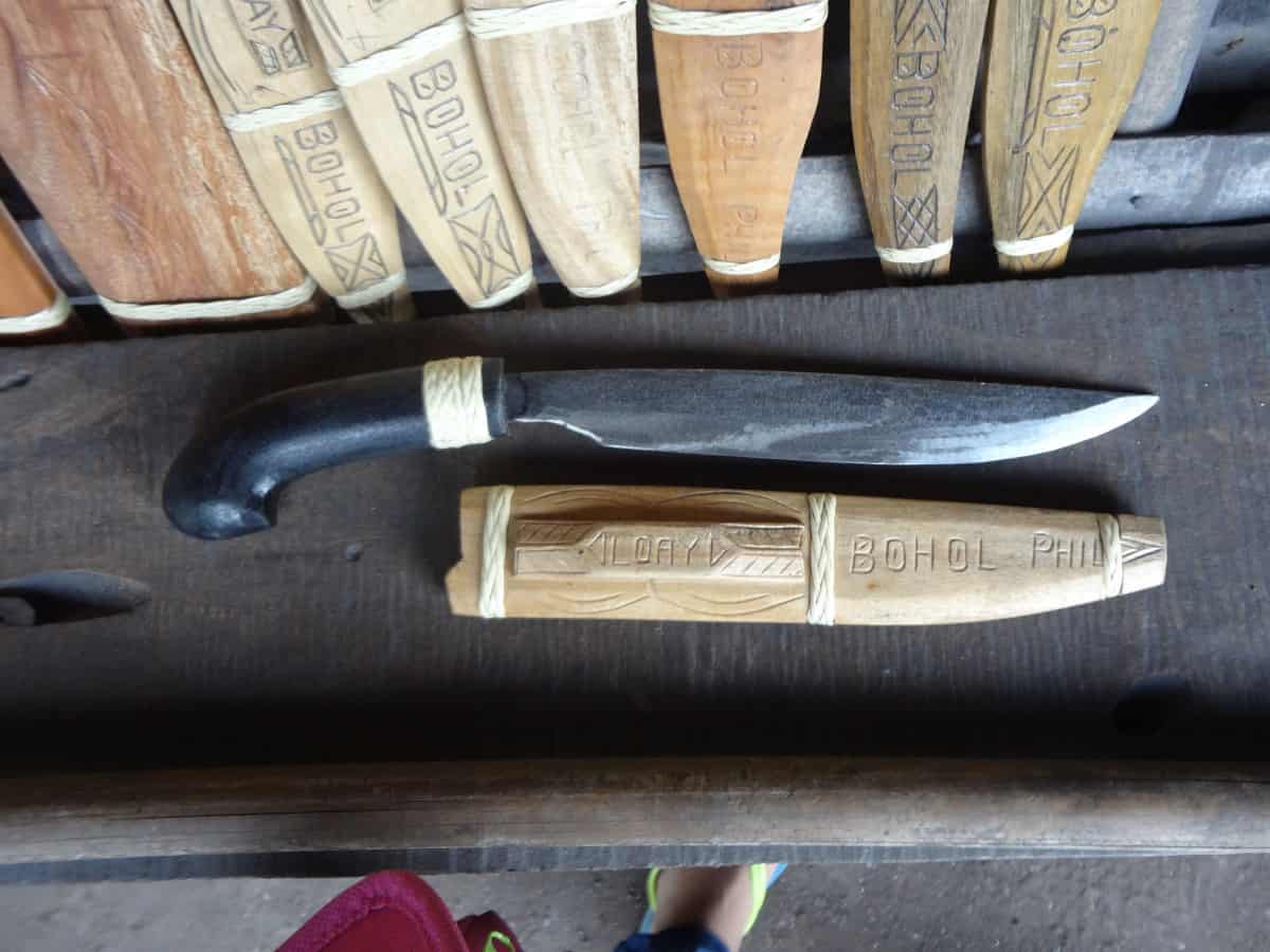 What is a Bolo Knife? Is It Different From Machetes?! | Knife Pulse