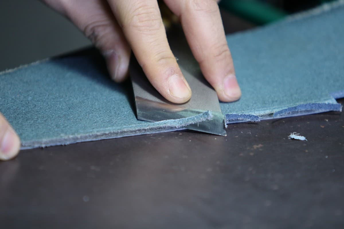 What is a Skiving Knife? The Complete Guide - Knife Pulse